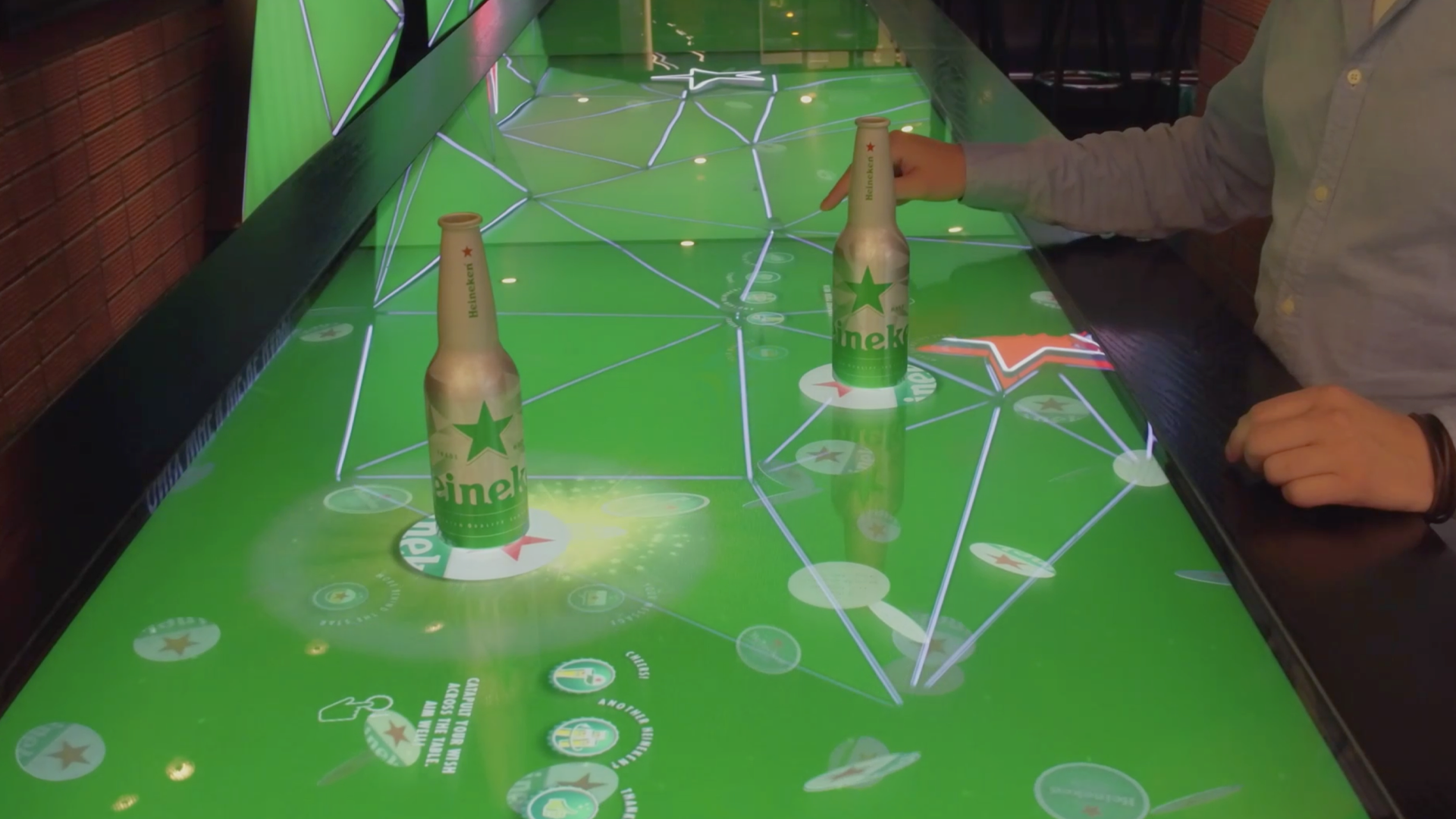 Heineken. Interactive bar at Schiphol Airport - Make it Heppener